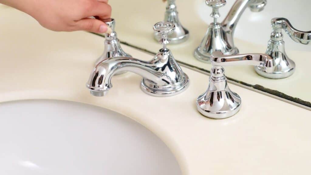 The Dark Side of Greatness (Pablo Picasso) – Arlis